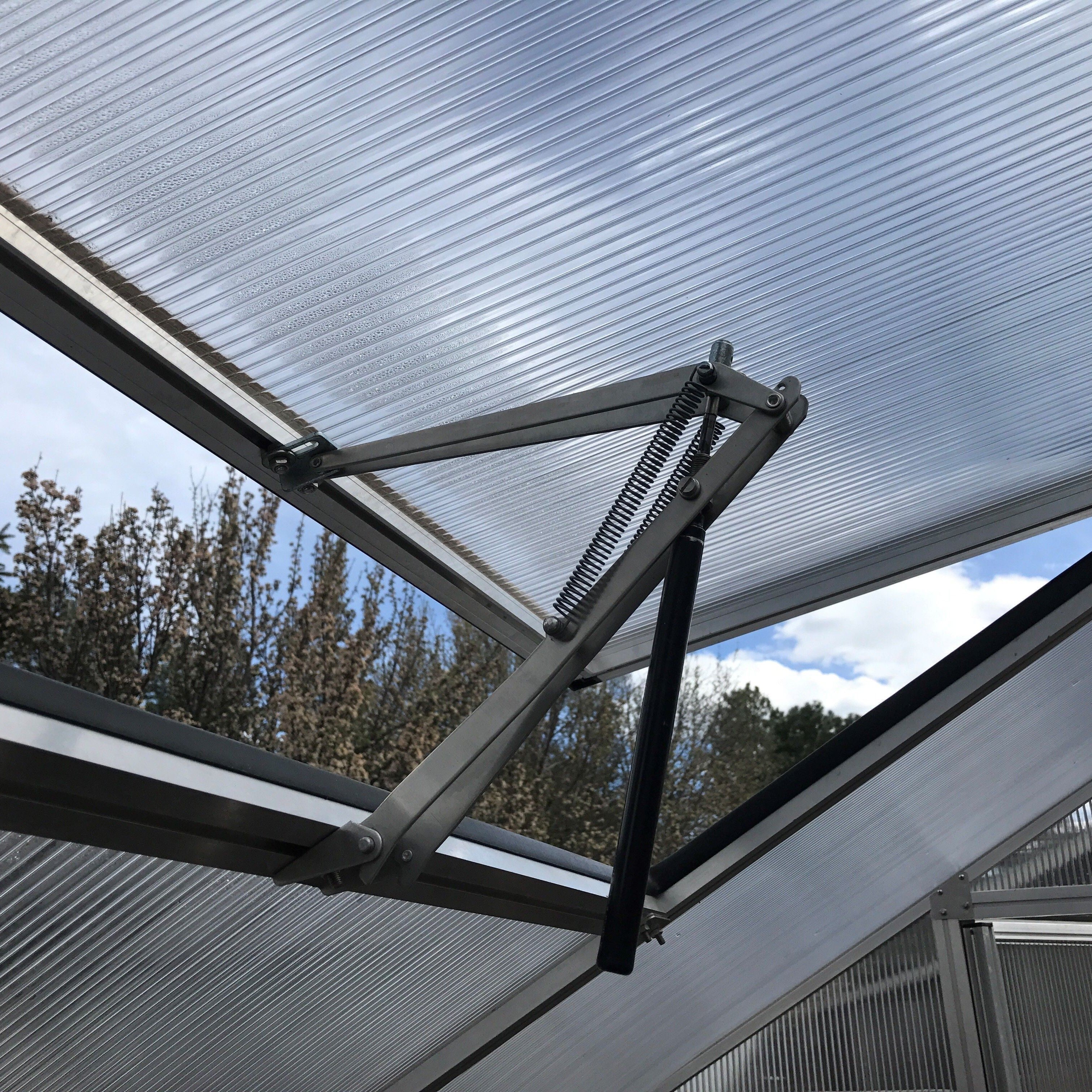 Riga Automatic Vent Opener - Greenhouse Megastore